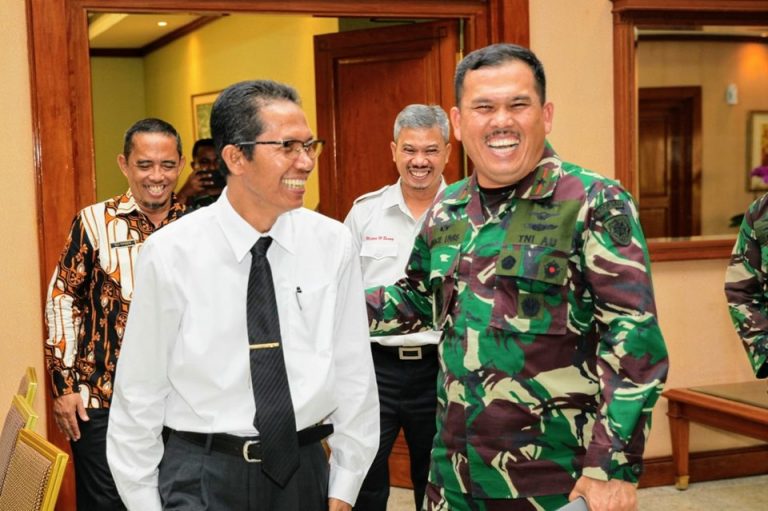 Canda Tawa Warnai Pertemuan HAM dan Panglima Koopsau I - KataBatam.com