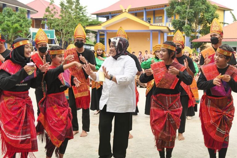 WARTA FOTO: Usai Disuguhi Ragam Atraksi, Pelajar SMAN 16 Batam Ajak ...