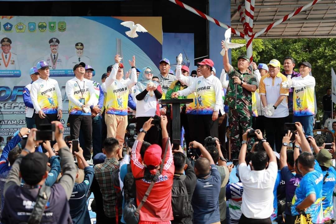 KATA FOTO: Beginilah Kemeriahan Pembukaan Popda IX Kepri di Kota Batam ...